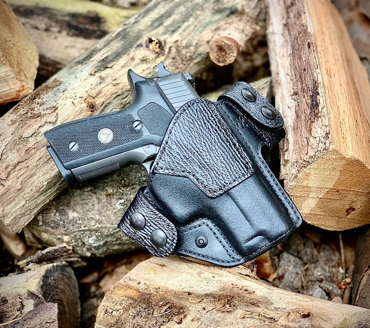 Griffon V OWB: Outside the Waistband Holster – Nightingale Leather Co.